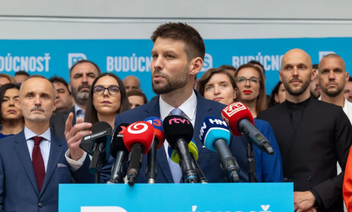 Progresívci proti vôli ľudu: Šimečka lobuje proti ústavnej zmene ...